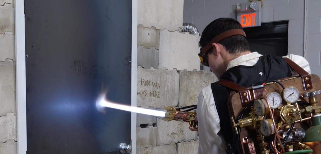 Star Wars, creata la prima vera spada laser funzionante - VIDEO