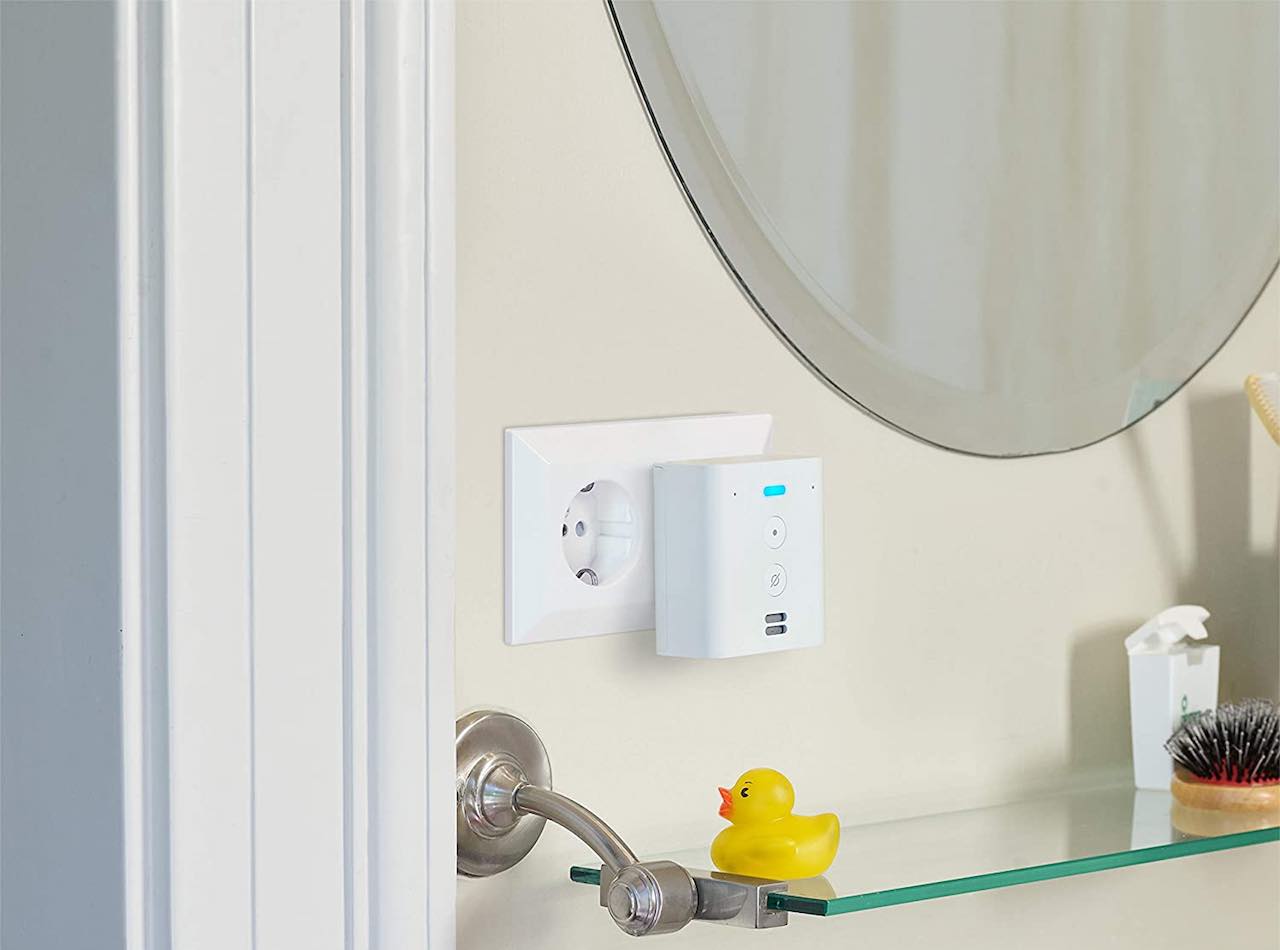 Amazon Echo Flex, porta Alexa in ogni stanza: ora con il 50% di sconto