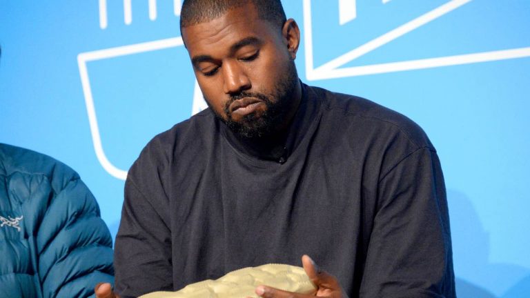 Kanye West, le prime Yeezy all’asta: valgono una cifra folle