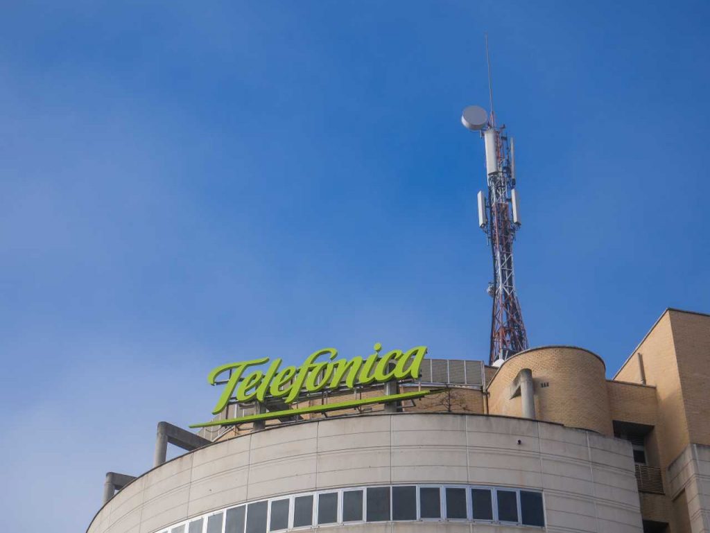 Avanti il prossimo: le compagnie telefoniche entrano nel mondo del ...