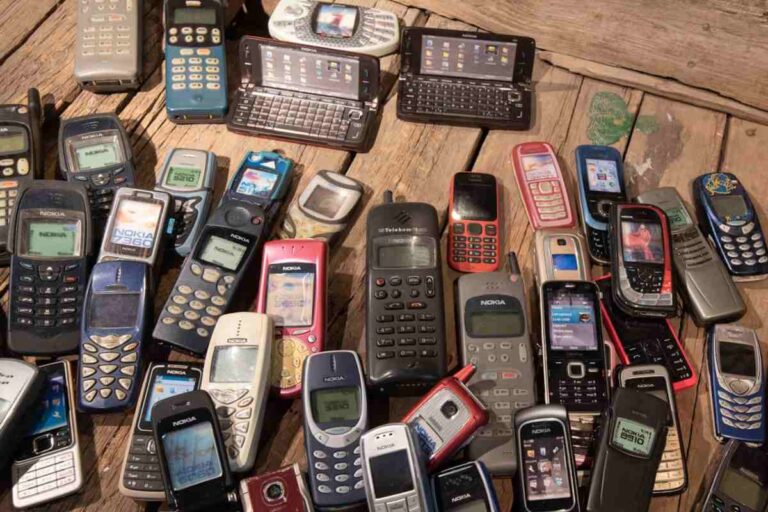 Vecchi telefoni che valgono una fortuna: scopri quali sono e se hai un ...